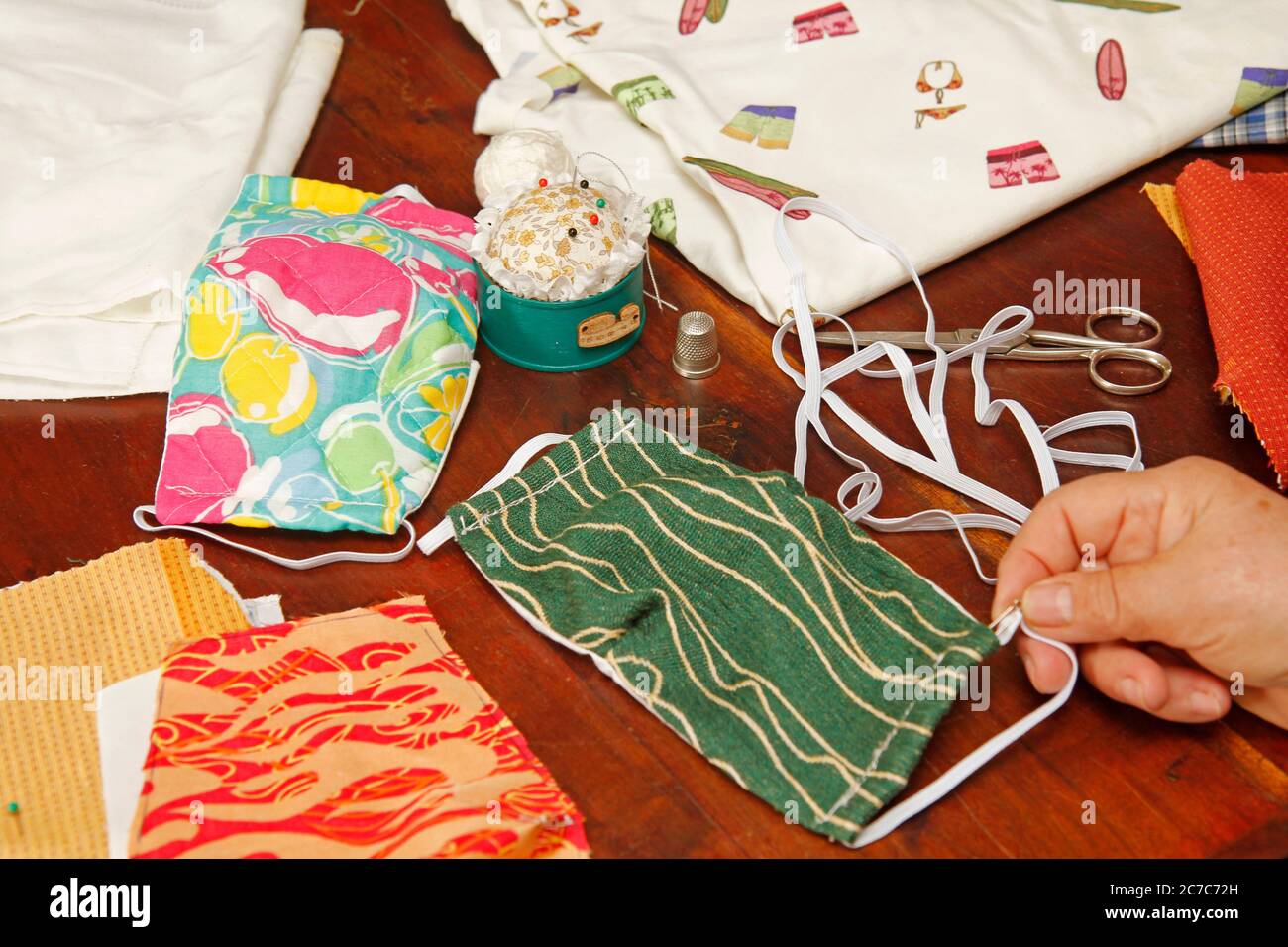 Sewing mask home female hi-res stock photography and images - Alamy