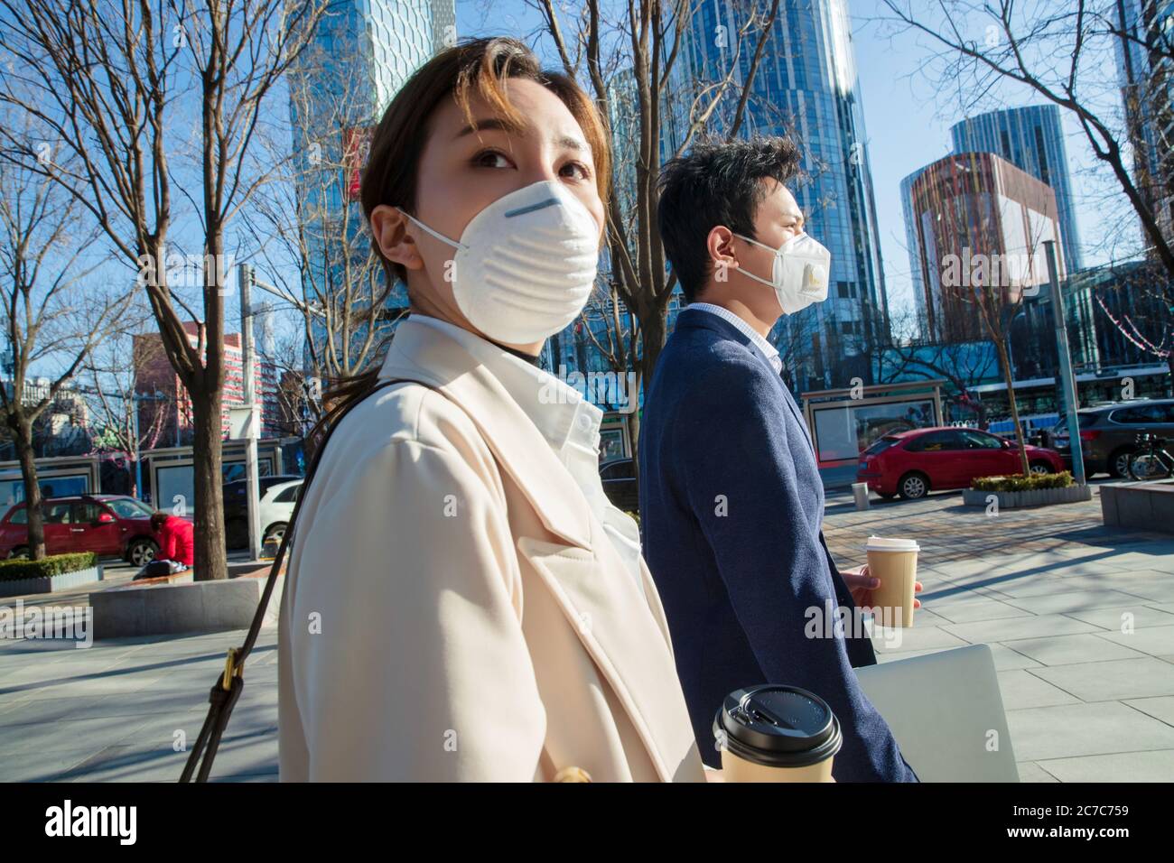 Wearing mask business men hi-res stock photography and images - Alamy