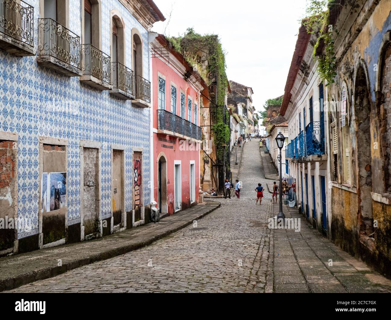 Beautiful shot of a street in the middle of buildings in São Luiz ...