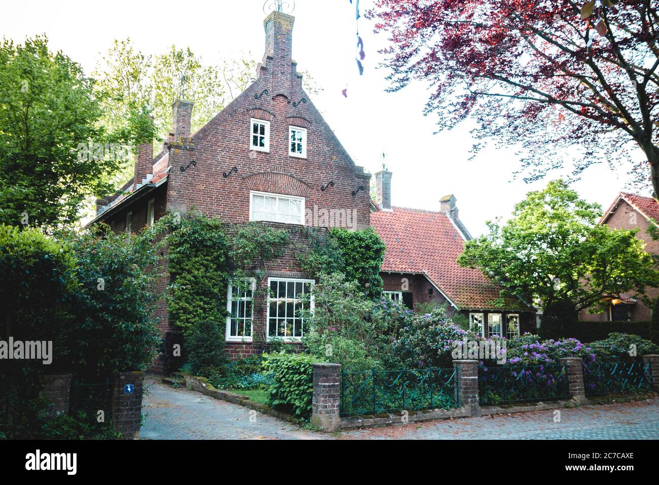 Dutch house red brick hi-res stock photography and images - Alamy