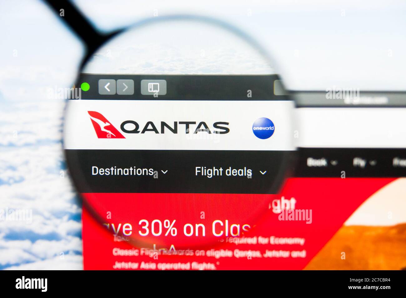 Qantas logo hi-res stock photography and images - Alamy