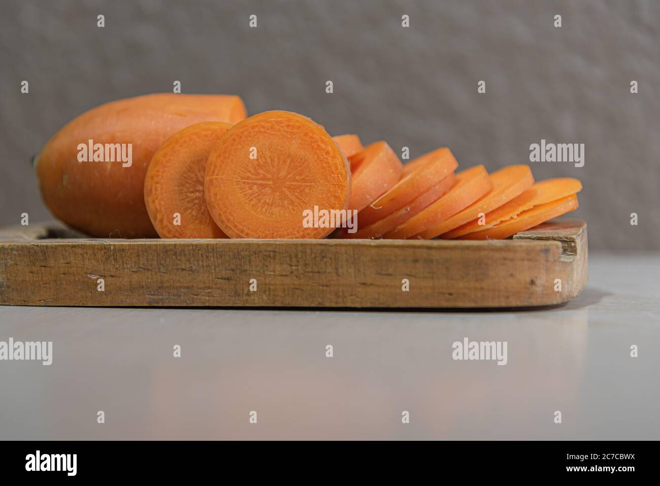 Carrot (Daucus carota) in natura. Vegetable for salads. Wooden tray ...