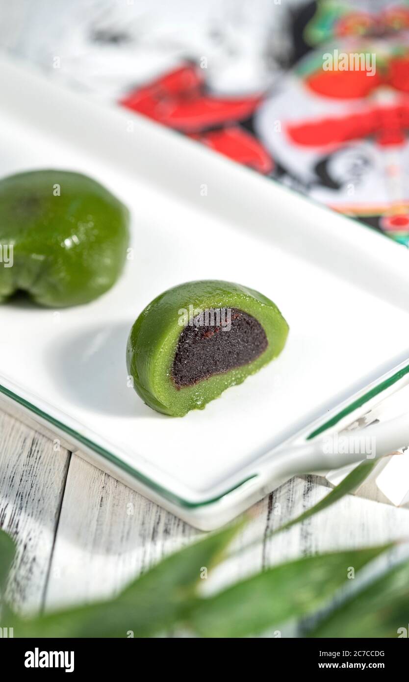 The plate cutting group Stock Photo - Alamy