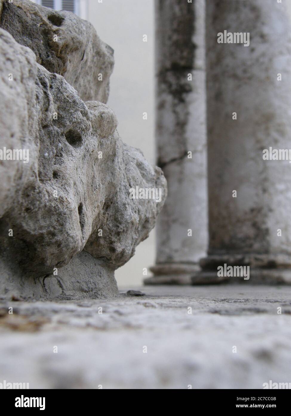 Roman column base hi-res stock photography and images - Alamy