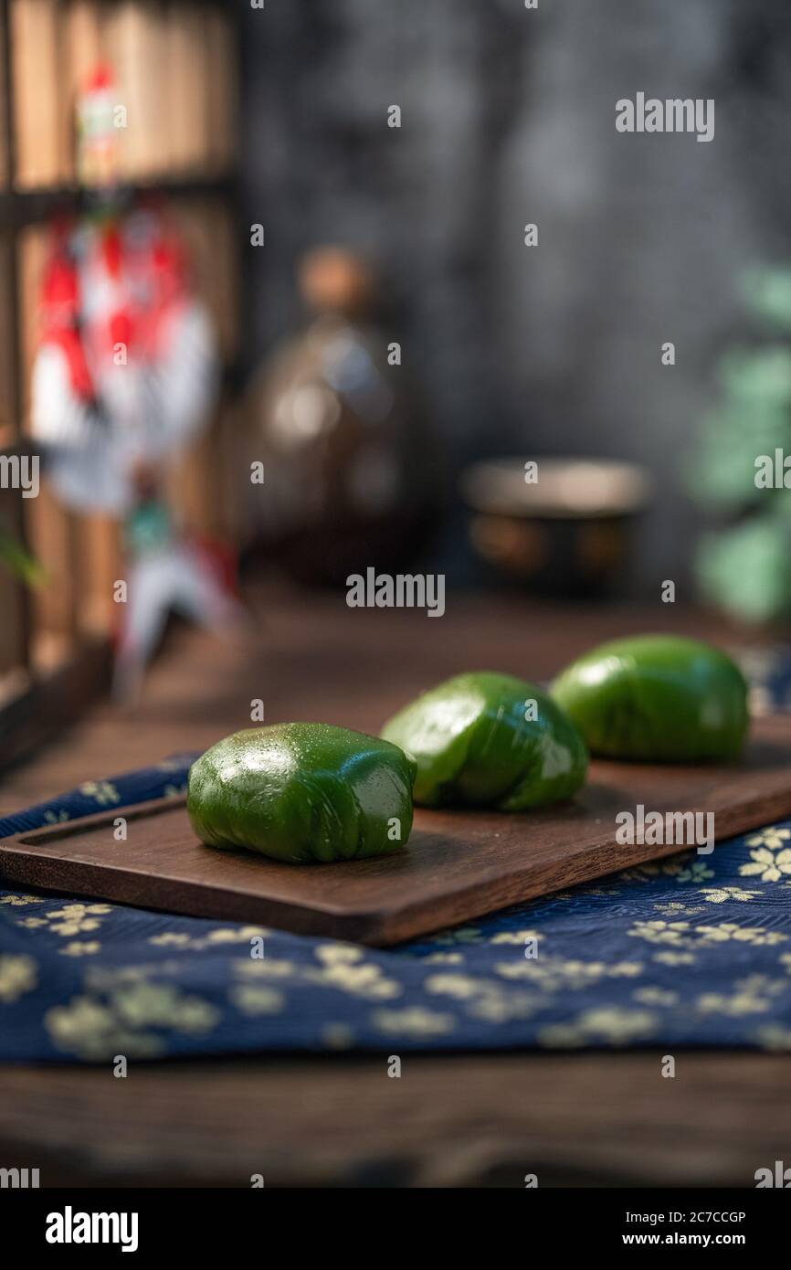 Broken food tray hi-res stock photography and images - Alamy