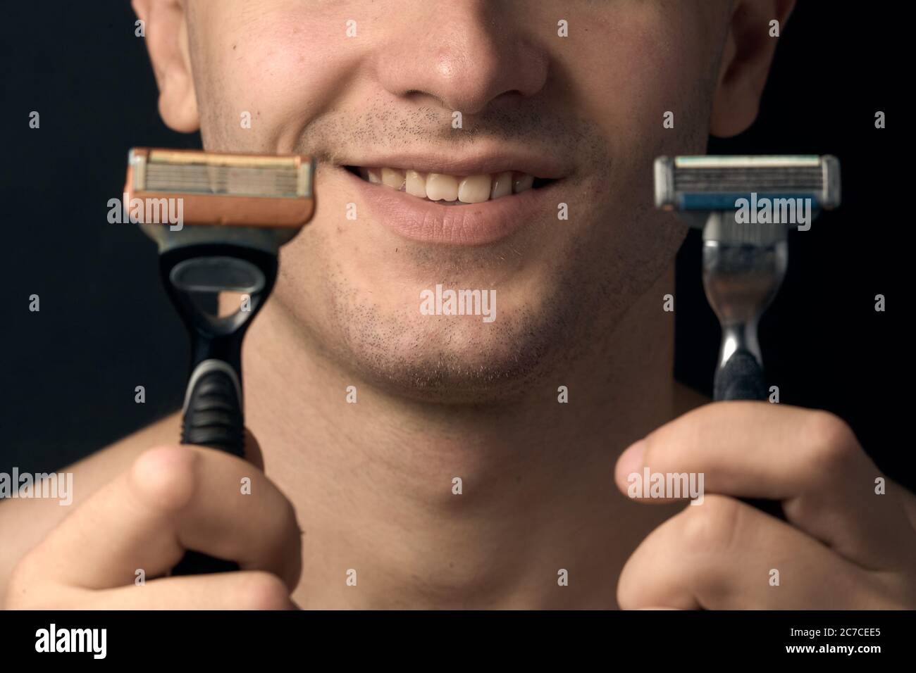 Close-up of a male chin. Razor for the face in the hand Stock Photo - Alamy