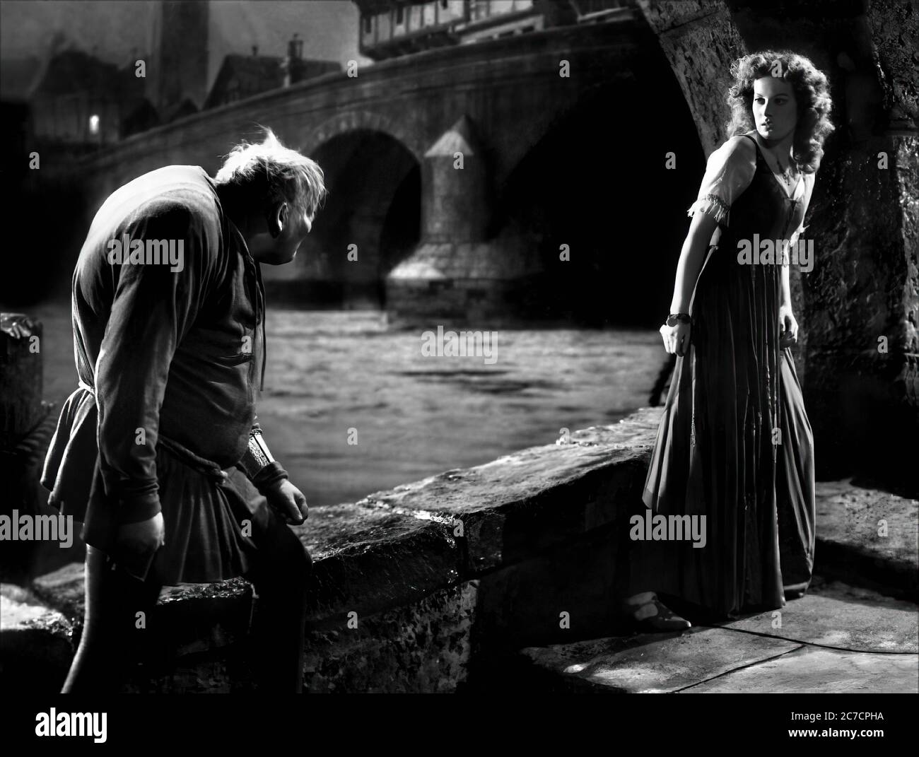 Charles Laughton Maureen Ohara in the Hunchback of Notre Dame ...