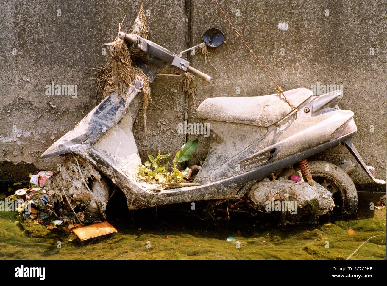Motocross rider covered in mud hi-res stock photography and images - Alamy