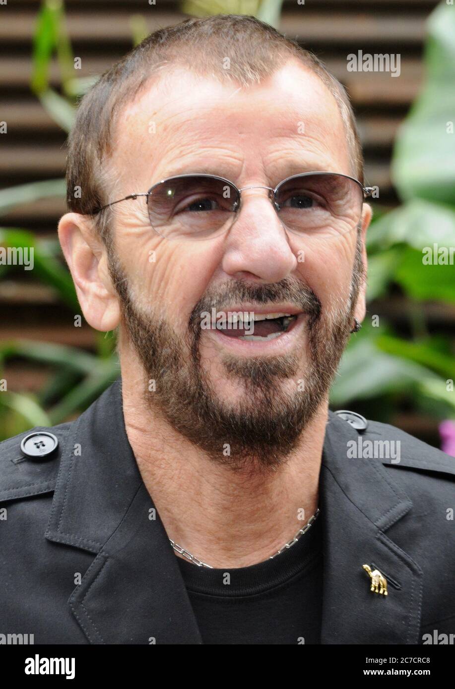 Red carpet laughing hi-res stock photography and images - Alamy