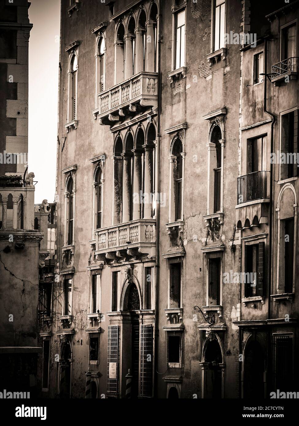 Venetian palace hi-res stock photography and images - Alamy