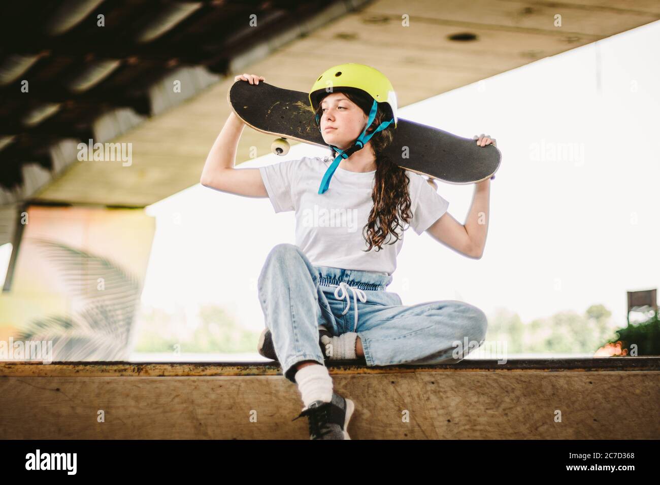 Skateboarder ramp girl hi-res stock photography and images - Alamy
