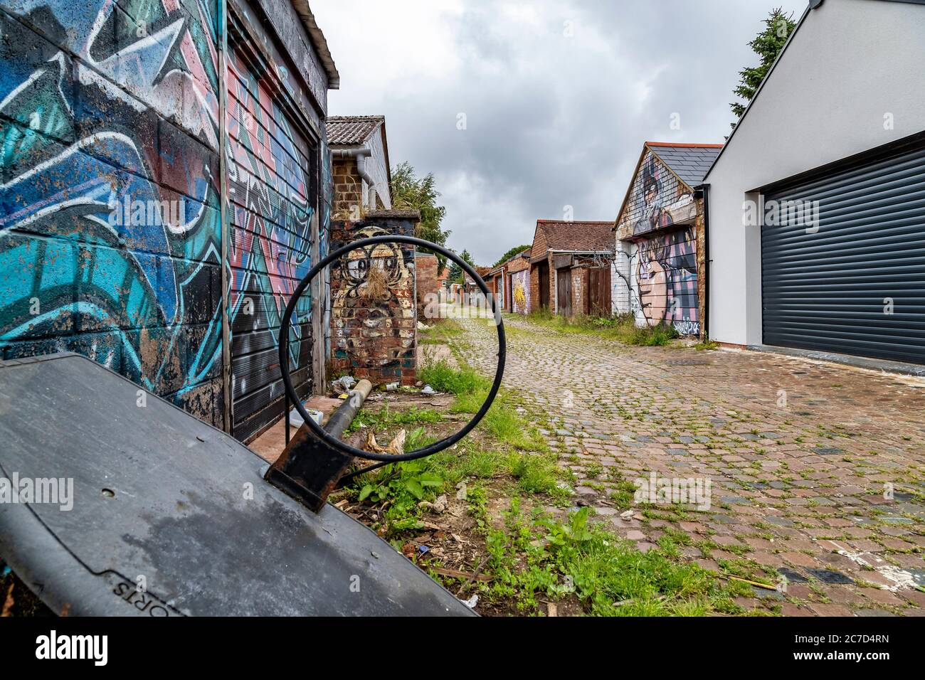 New garage hi-res stock photography and images - Alamy