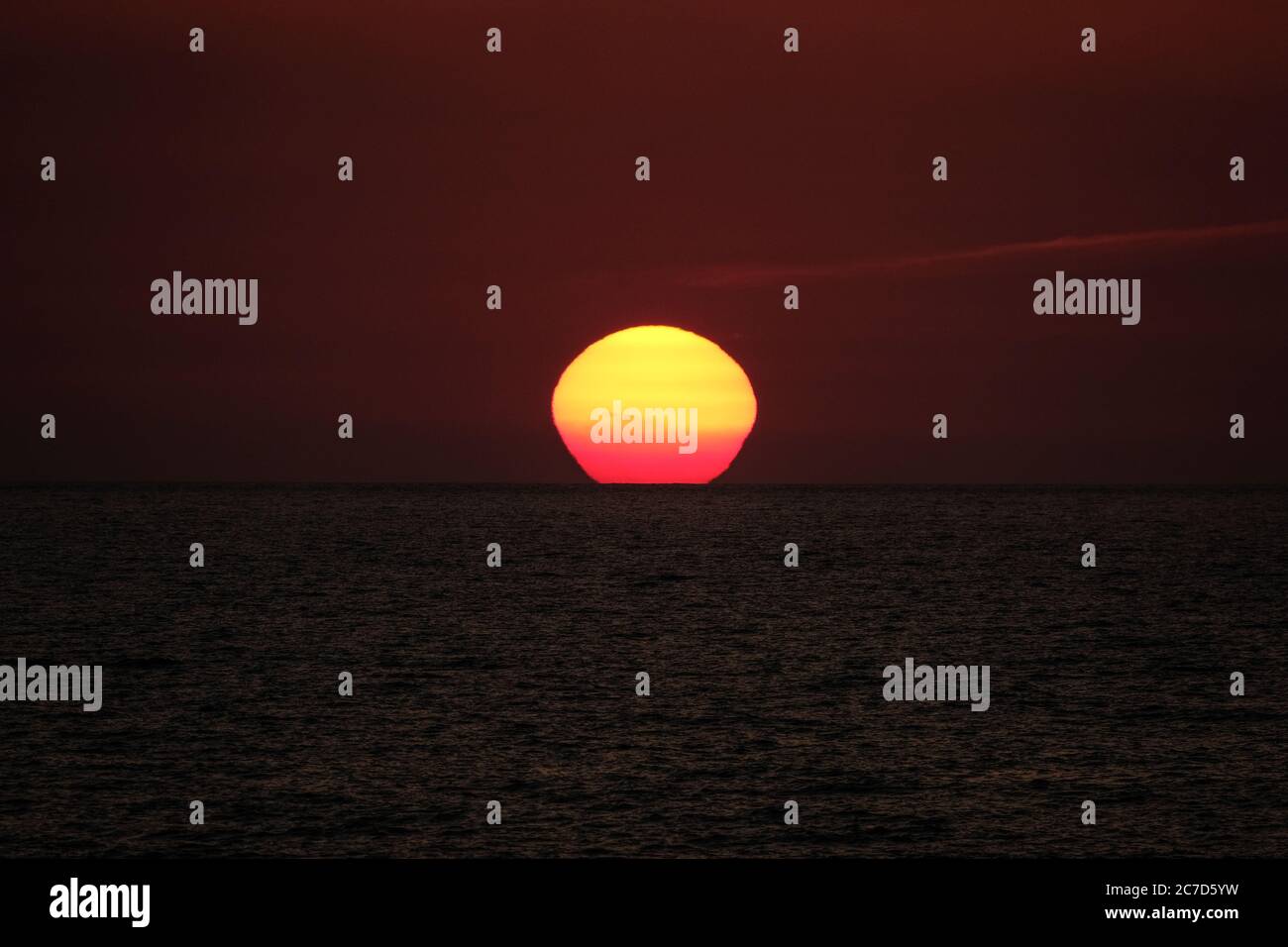 Sun going down tree winter hi-res stock photography and images - Alamy