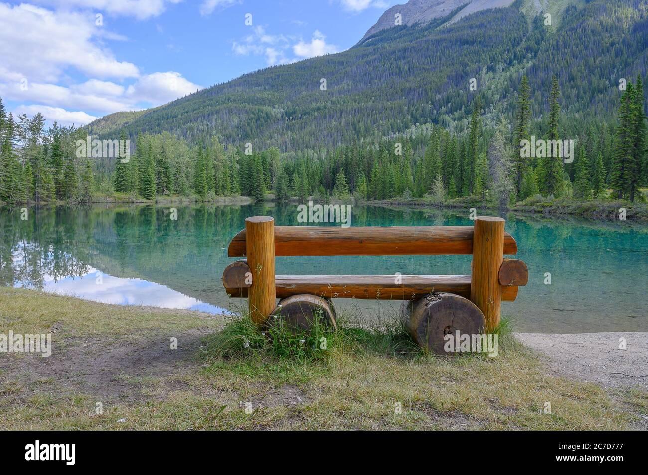 Bench at Faeder Lake in Yoho National Park, British Columbia, Canada ...