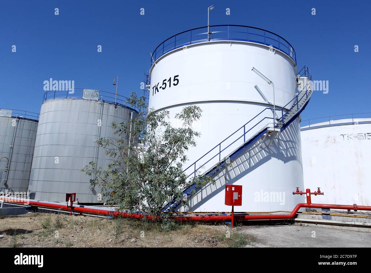 Imperial oil refinery hi-res stock photography and images - Alamy