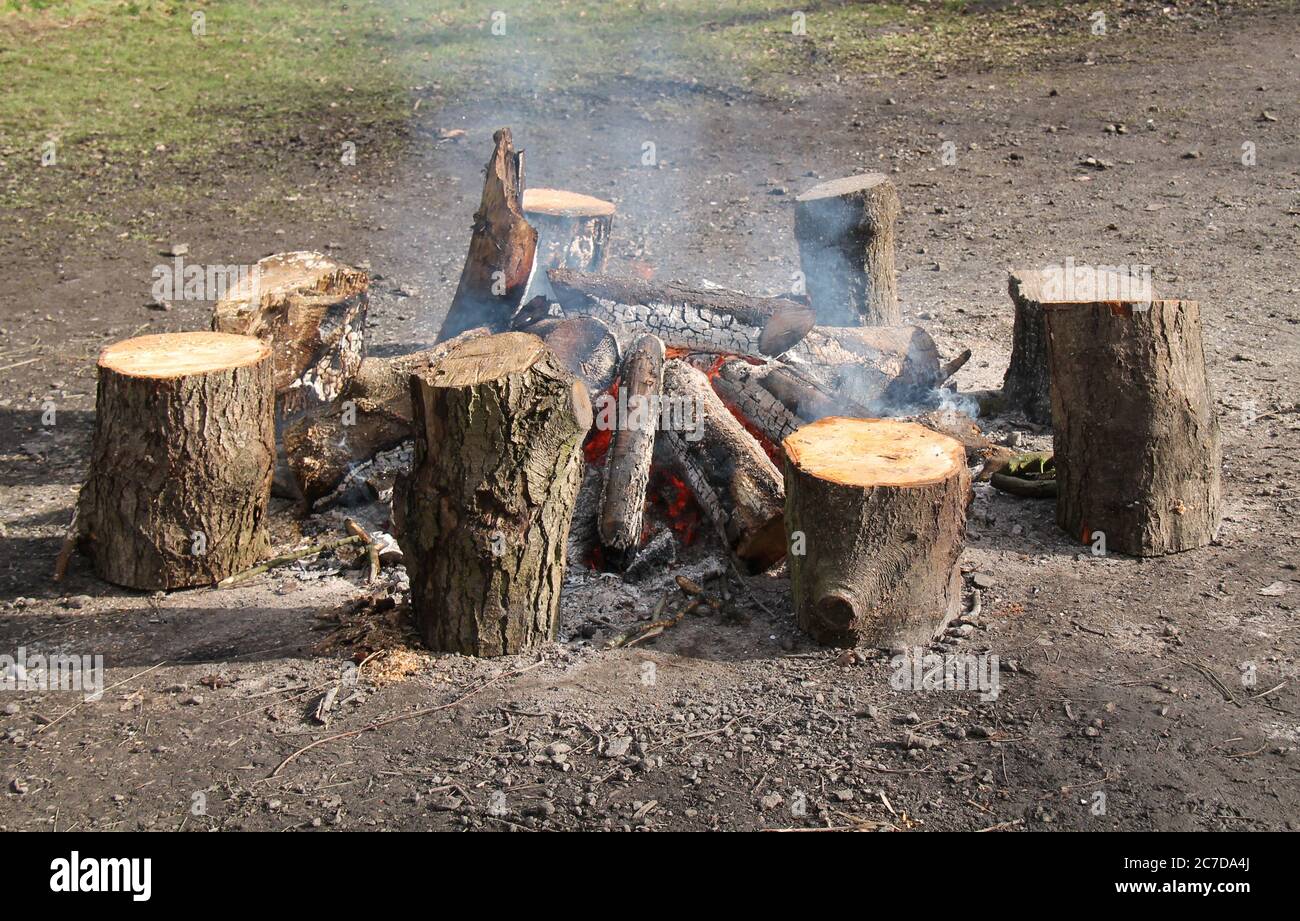 A Beautiful Warming Outdoor Wood Log Fire Stock Photo - Alamy