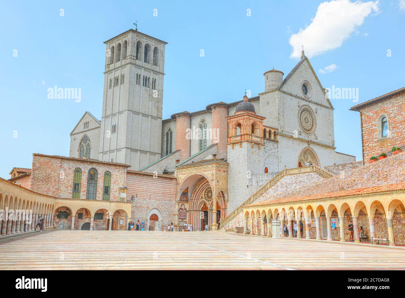 Basilica san francesco town assisi hi-res stock photography and images ...