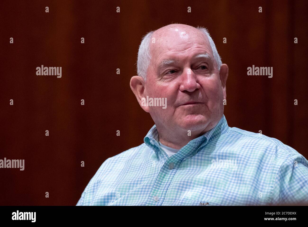 Trump speaking secretary hi-res stock photography and images - Alamy