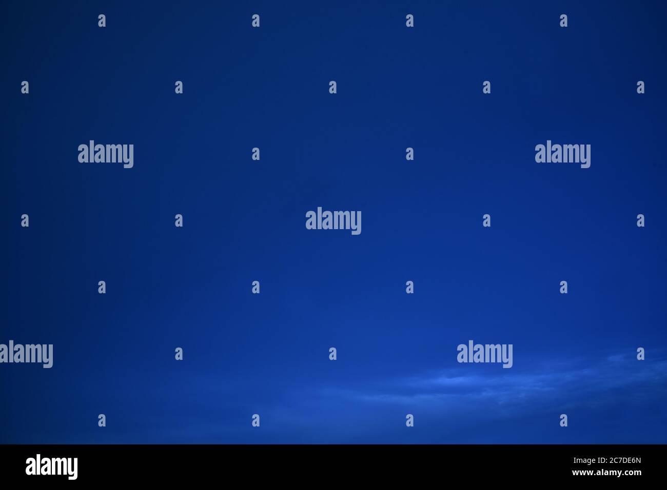 Dark blue sky at night hi-res stock photography and images - Alamy