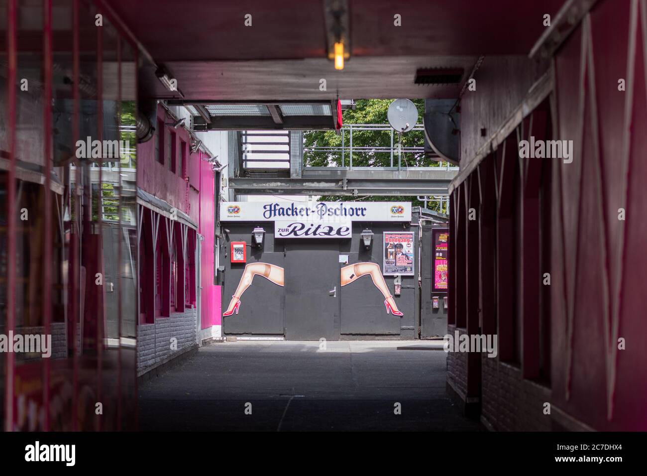 Kneipe mit boxring hi-res stock photography and images - Alamy