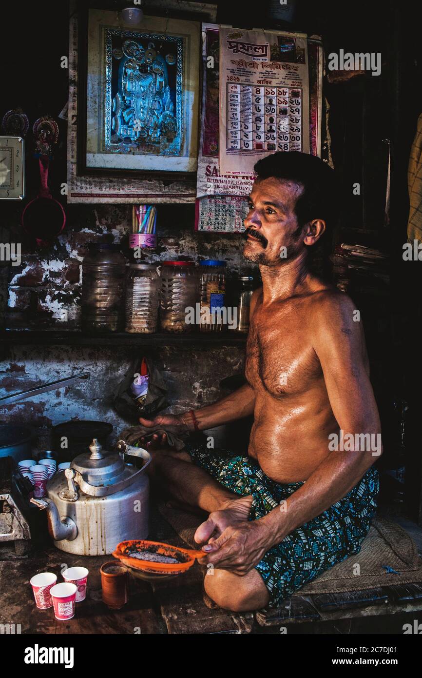 India tea seller hi-res stock photography and images - Alamy