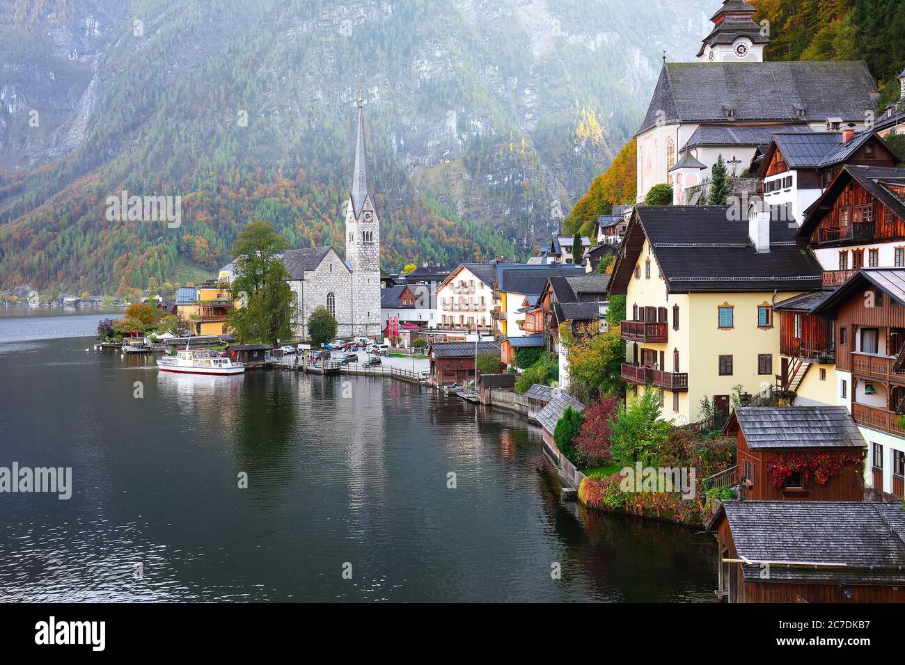 Scenic view of famous Hallstatt mountain village with Hallstatter lake. Sunny autumn sunrise on ...