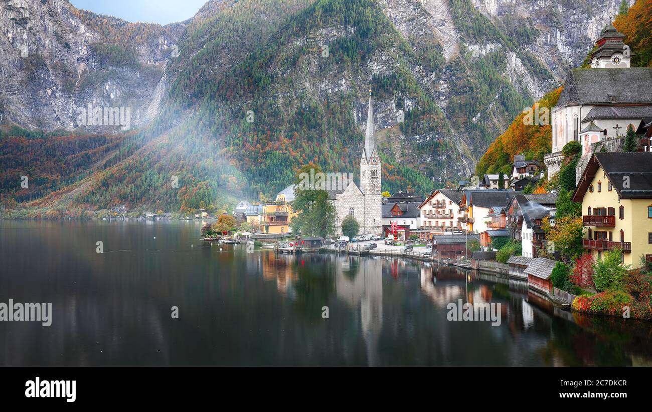 Scenic view of famous Hallstatt mountain village with Hallstatter lake. Sunny autumn sunrise on ...