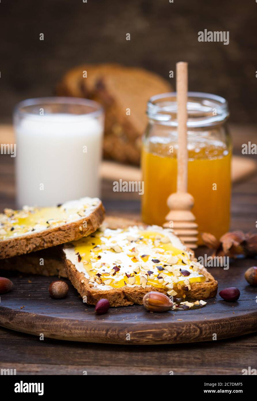 Healthy breakfast - bread, butter and honey Stock Photo - Alamy