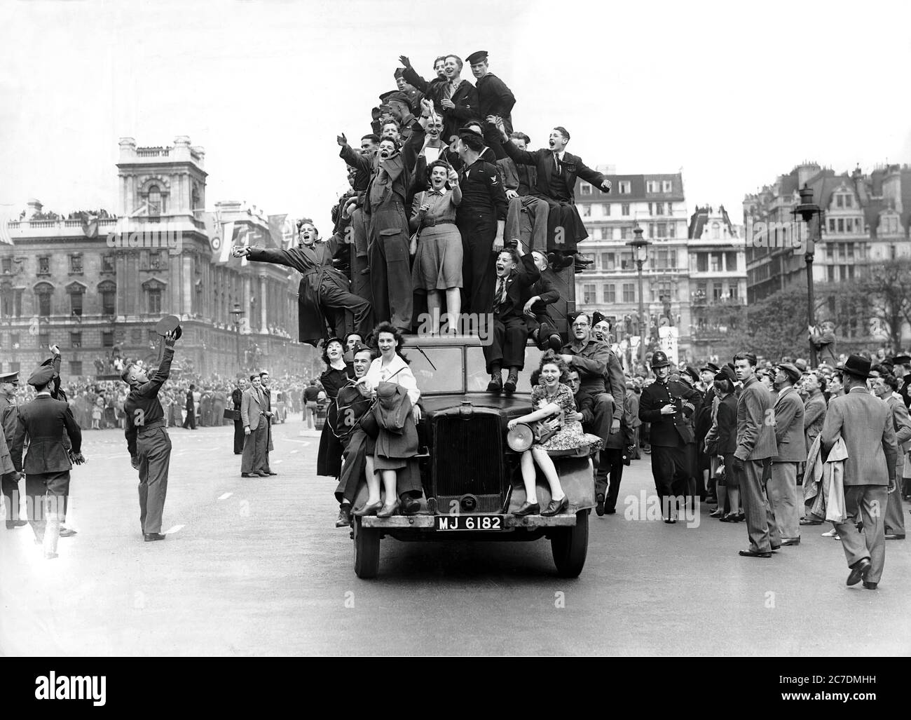 Ve day street party hi-res stock photography and images - Alamy