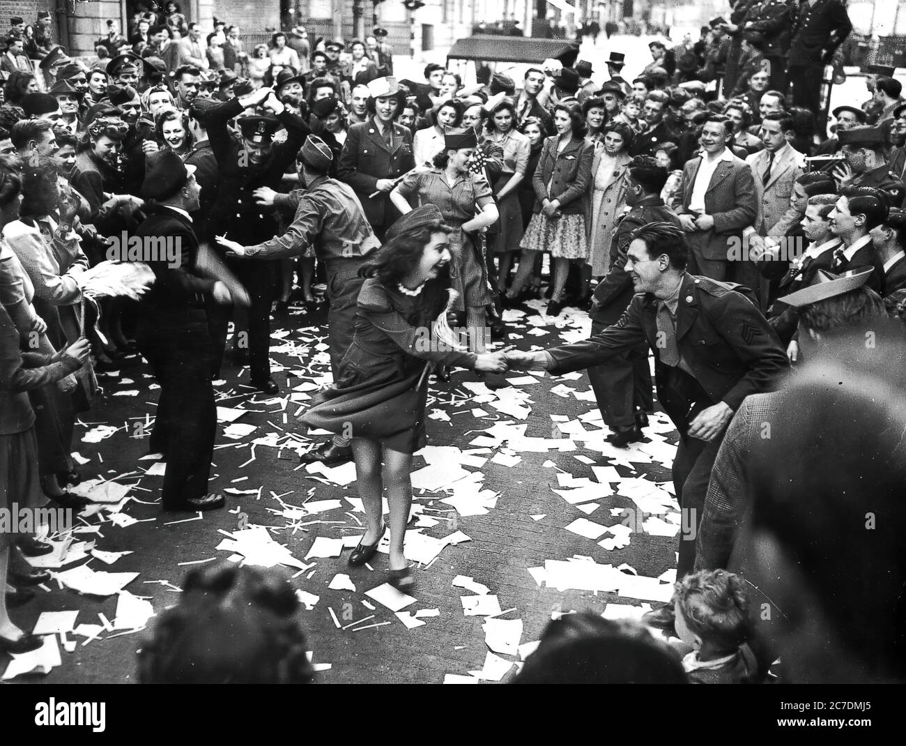 Ve day 1945 street party hi-res stock photography and images - Alamy