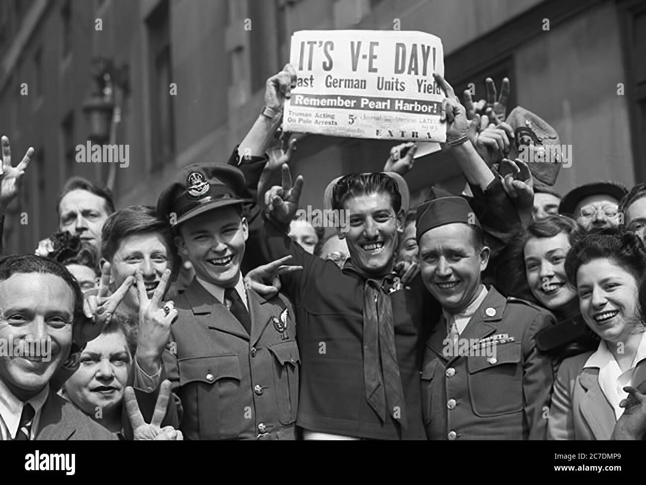 Ve day 1945 street party hi-res stock photography and images - Alamy
