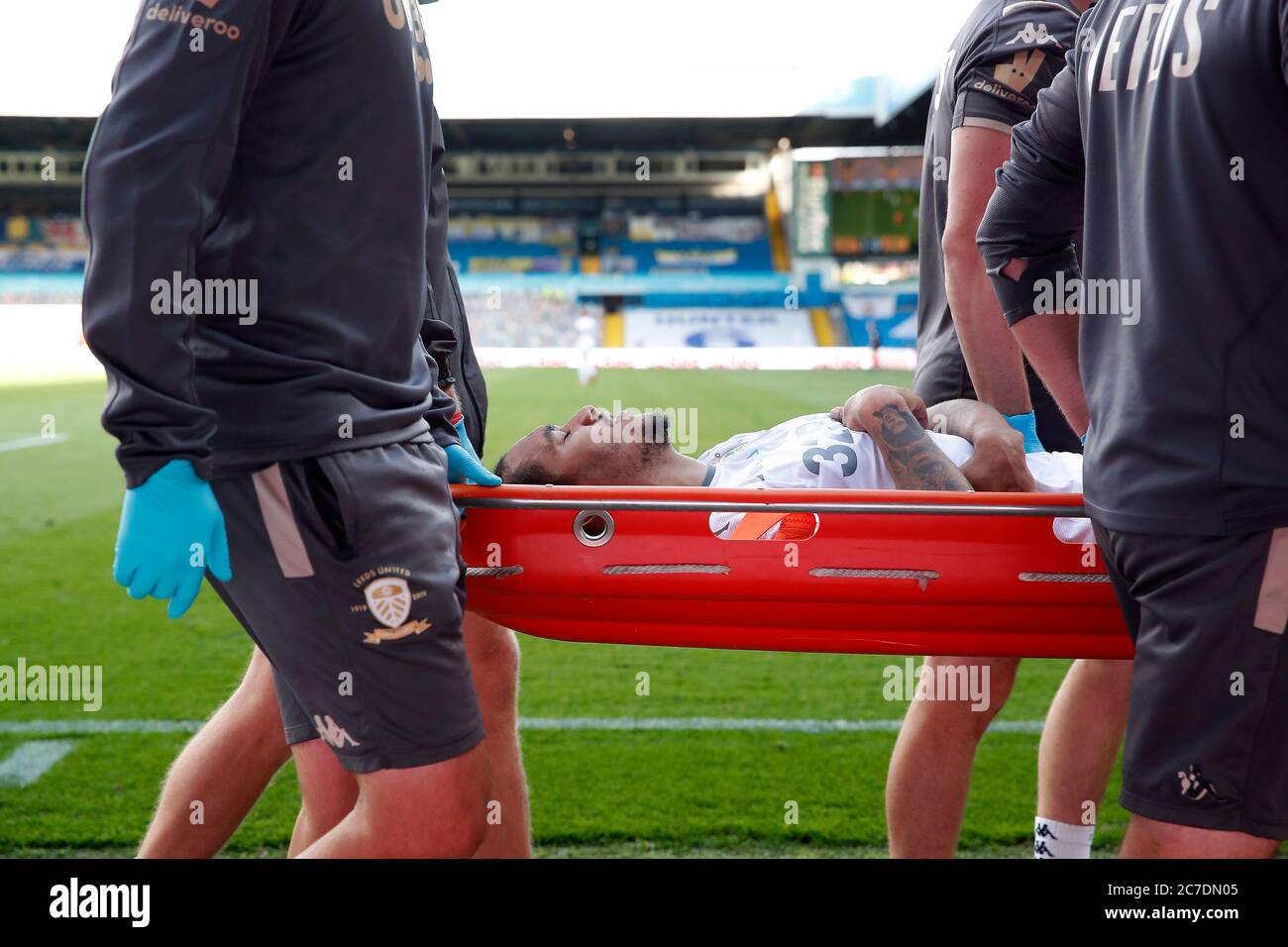 Is carried off on a stretcher hi-res stock photography and images - Alamy