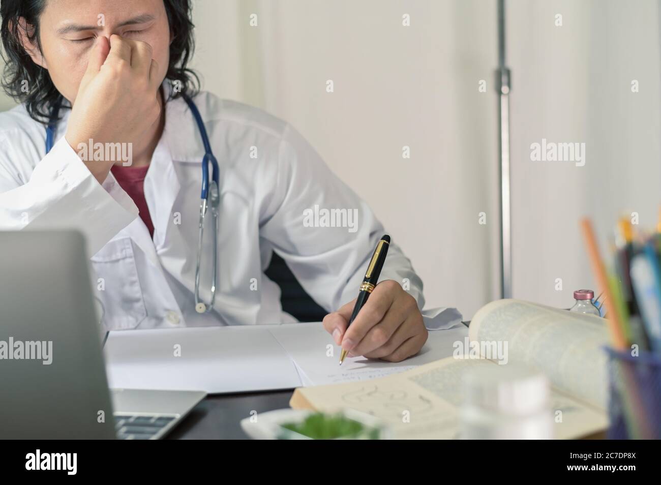 Computer vision syndrome hi-res stock photography and images - Alamy