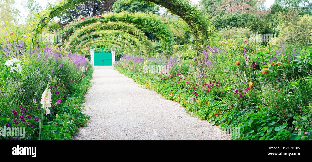 Gverny green garden gallery Stock Photo - Alamy