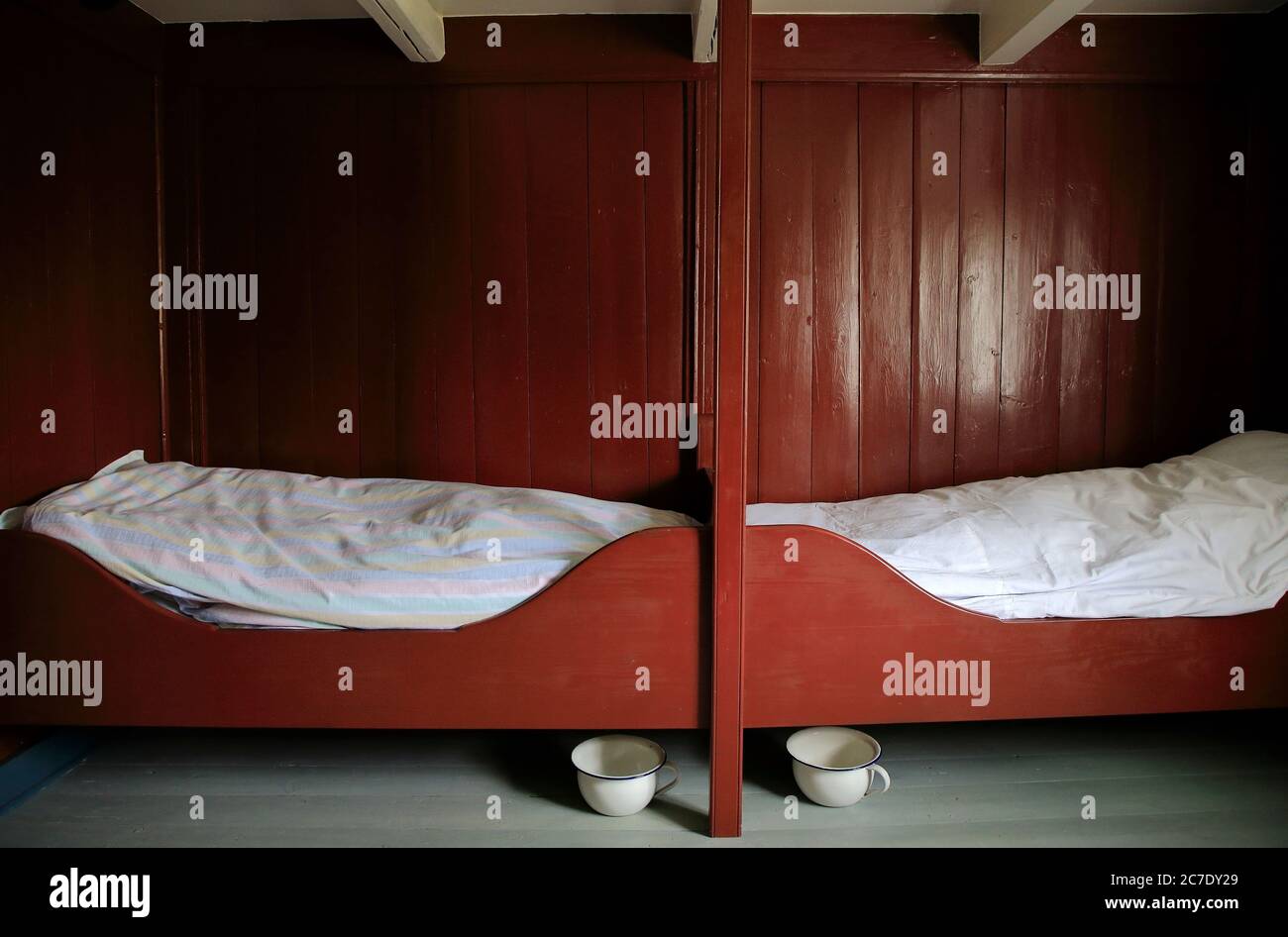 Chamber pots hi-res stock photography and images - Alamy