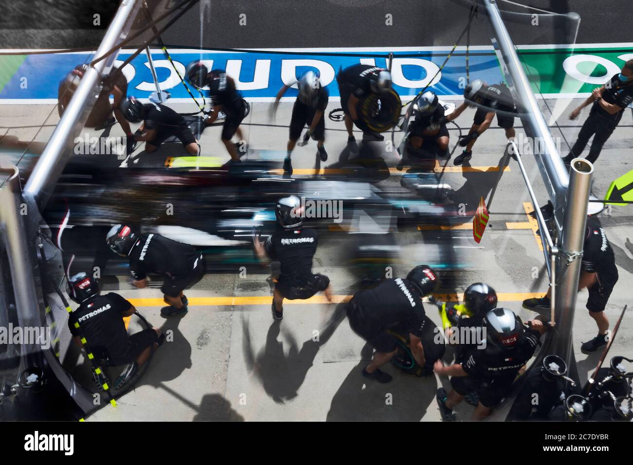 Mercedes amg f1 mechanic hi-res stock photography and images - Alamy