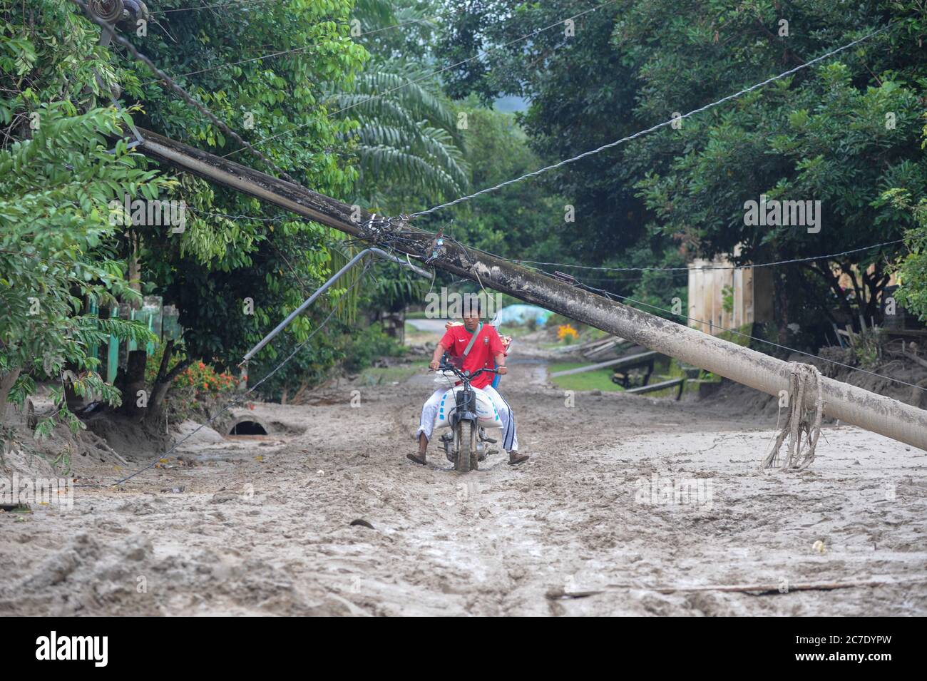 Buried in mud hi-res stock photography and images - Alamy