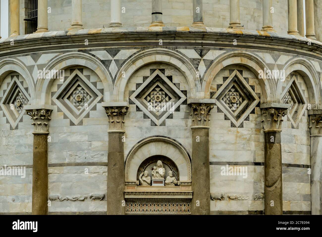 detail of the cathedral in rome italy, beautiful photo digital picture ...