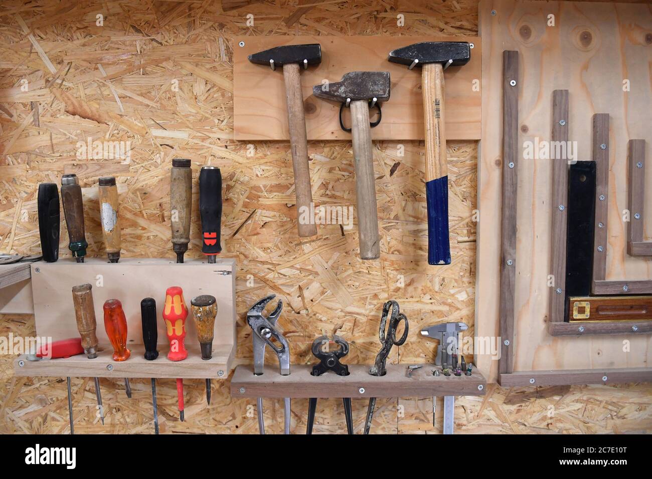 Hang picture tools hi-res stock photography and images - Alamy