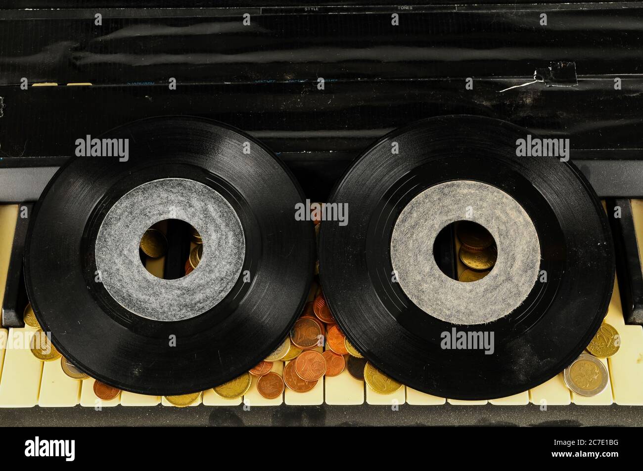 Photo picture close-up of piano keys keyboard and vinyl disk record ...