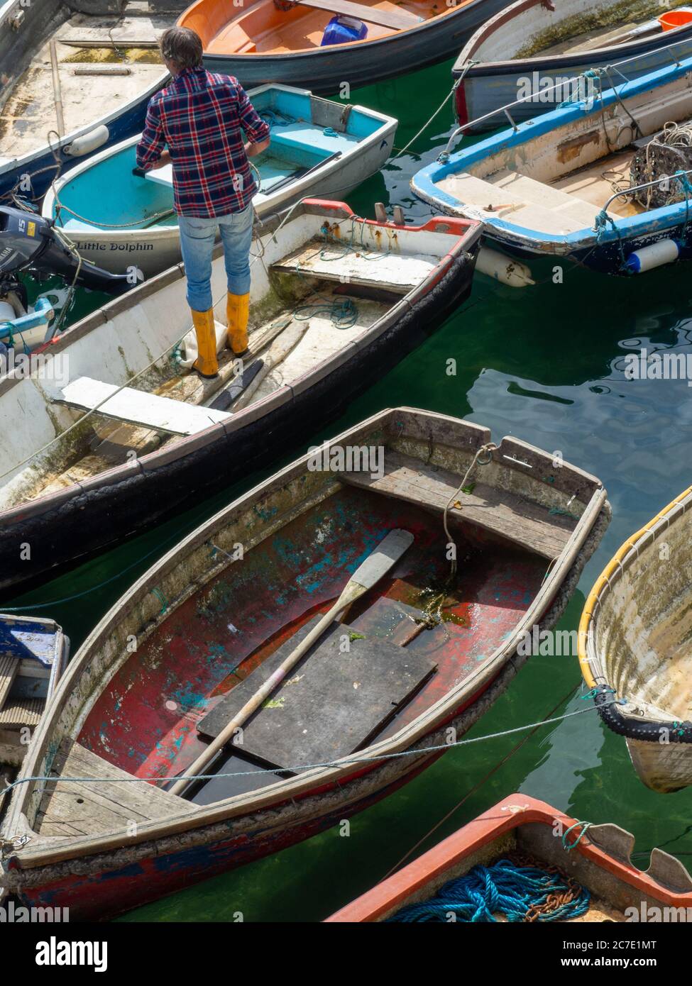 Harbour worker hi-res stock photography and images - Alamy