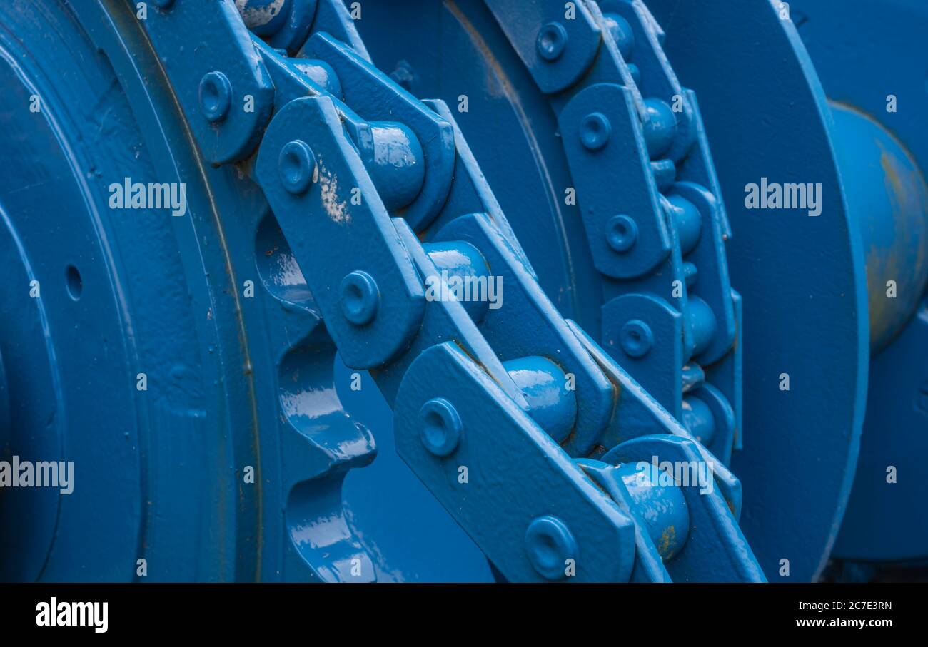 Detail of a historic chain transmission Stock Photo - Alamy