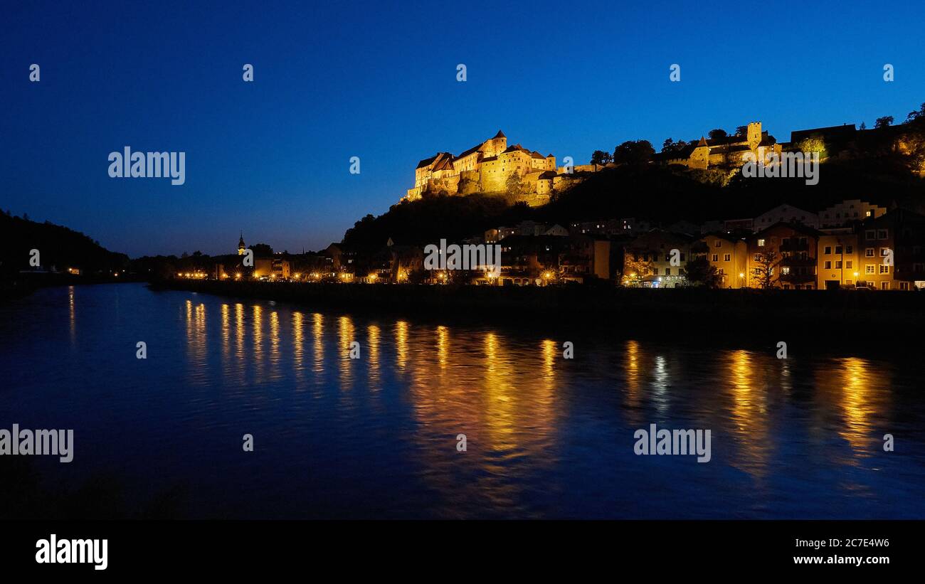 Burghausen castle bavaria night hi-res stock photography and images - Alamy