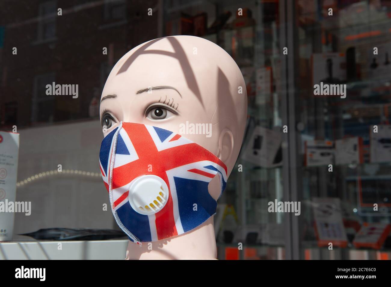 A union jack face mask hi-res stock photography and images - Alamy