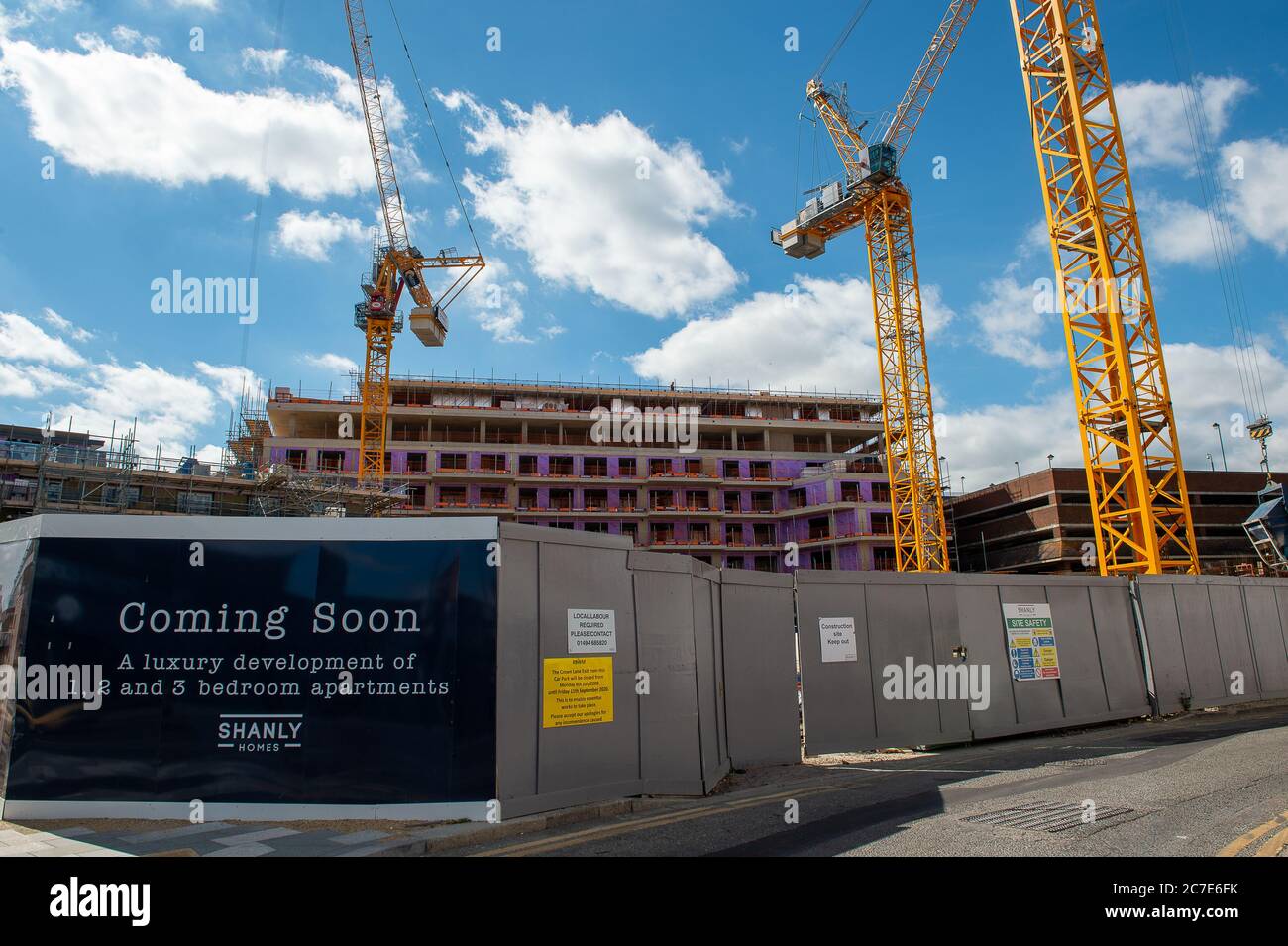 Maidenhead, Berkshire, UK. 16th July, 2020. A large block of new apartments in Maidenhead are ...