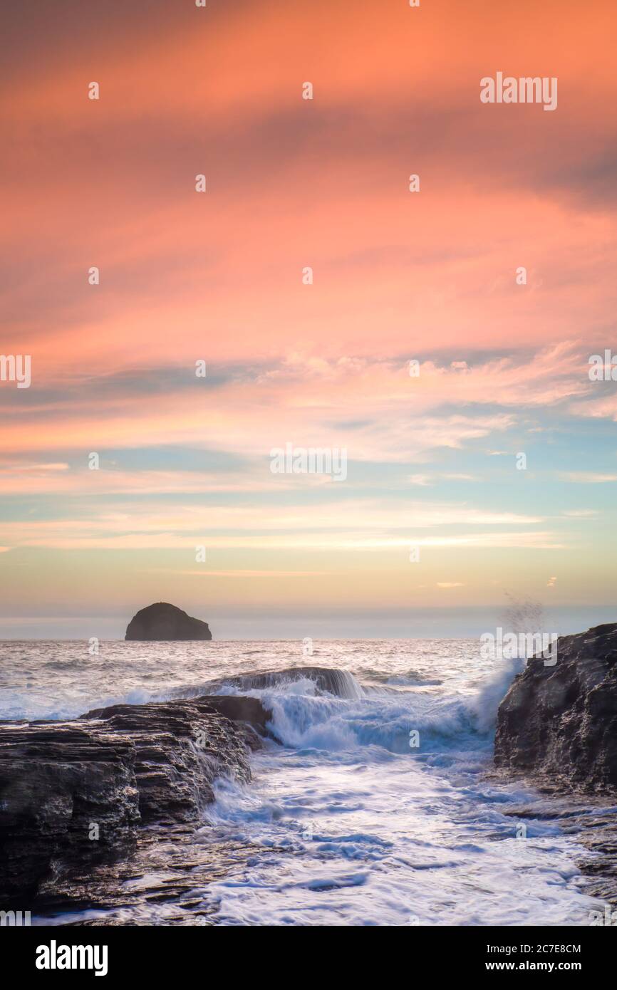A pastelly dusk at Trebarwith Sands in Cornwall Stock Photo - Alamy