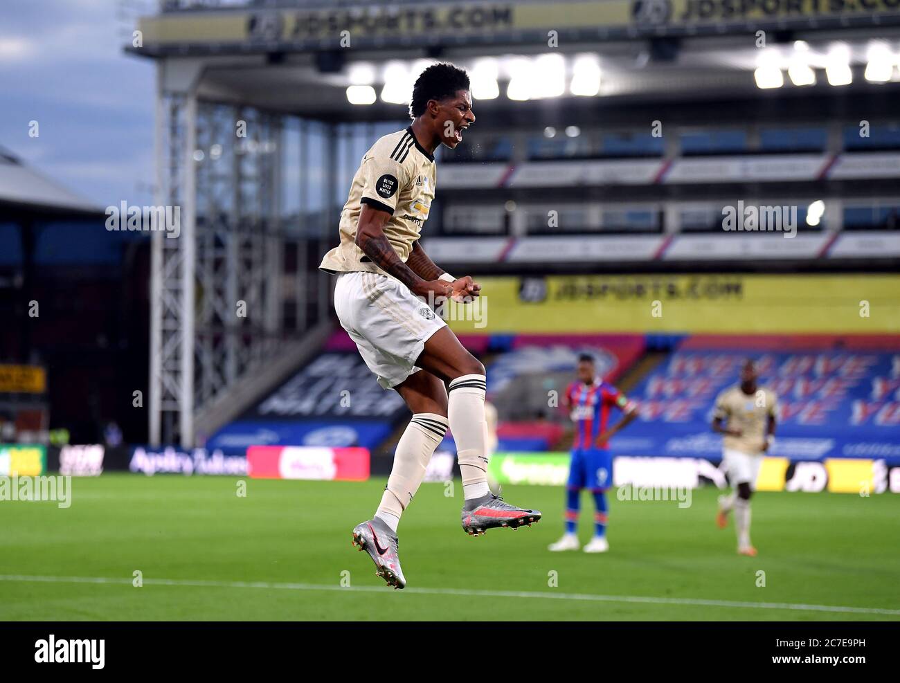 Manchester United's Marcus Rashford celebrates scoring his side's first ...