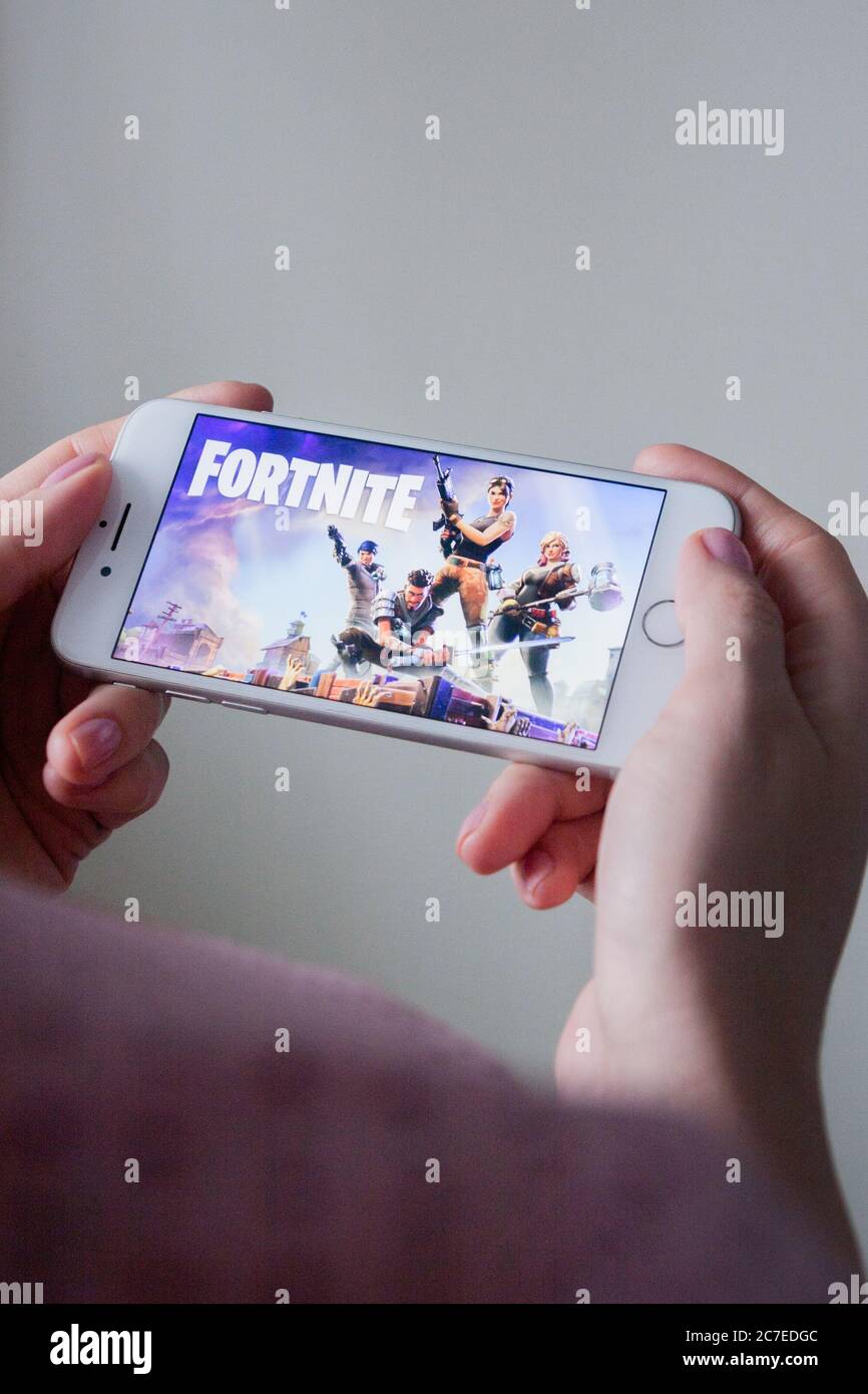 Fortnite logo hi-res stock photography and images - Alamy