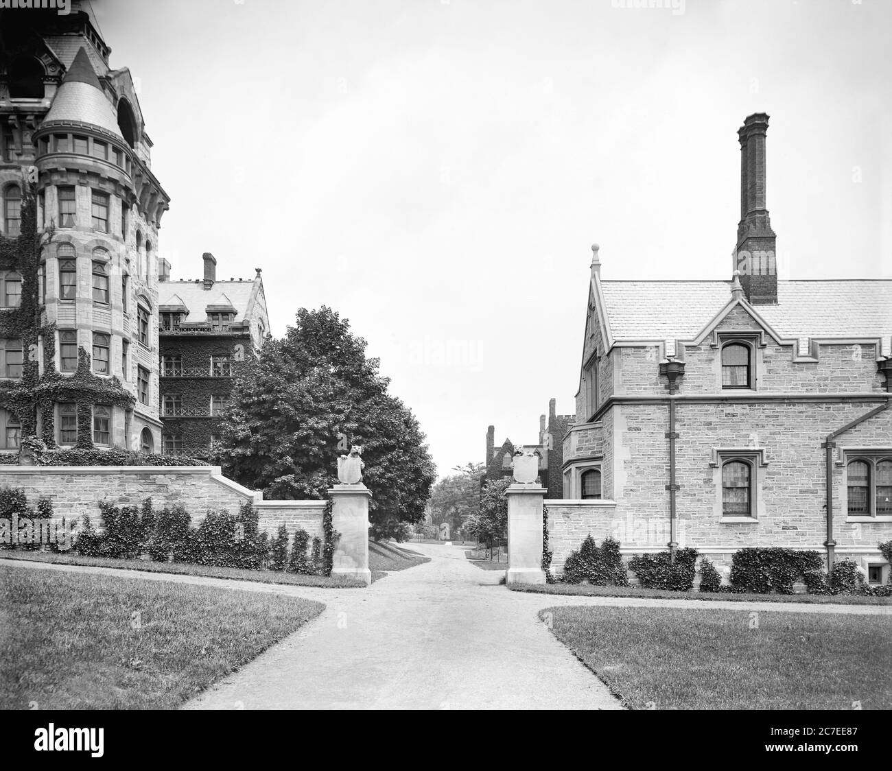 Entrance gate university Black and White Stock Photos & Images - Alamy