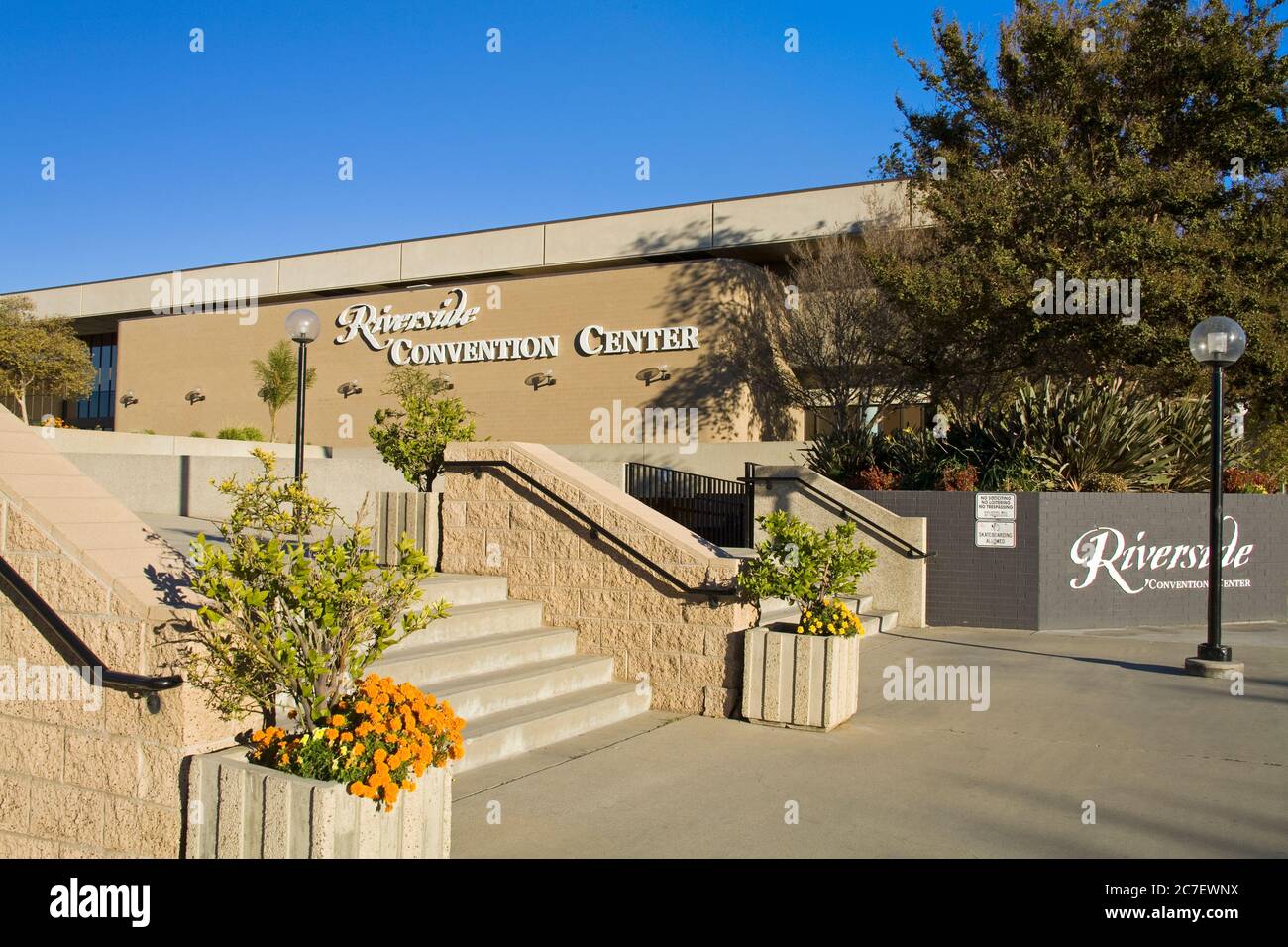 Riverside convention center hi-res stock photography and images - Alamy